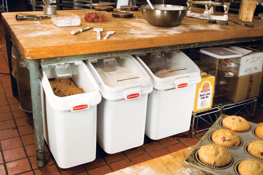 4 Space Saving Tips for Small Restaurant Kitchens | The Official ...